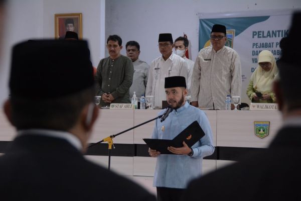 Lantik 59 Pejabat Baru, Wako Fadly Amran: Segera Beradaptasi dengan ...