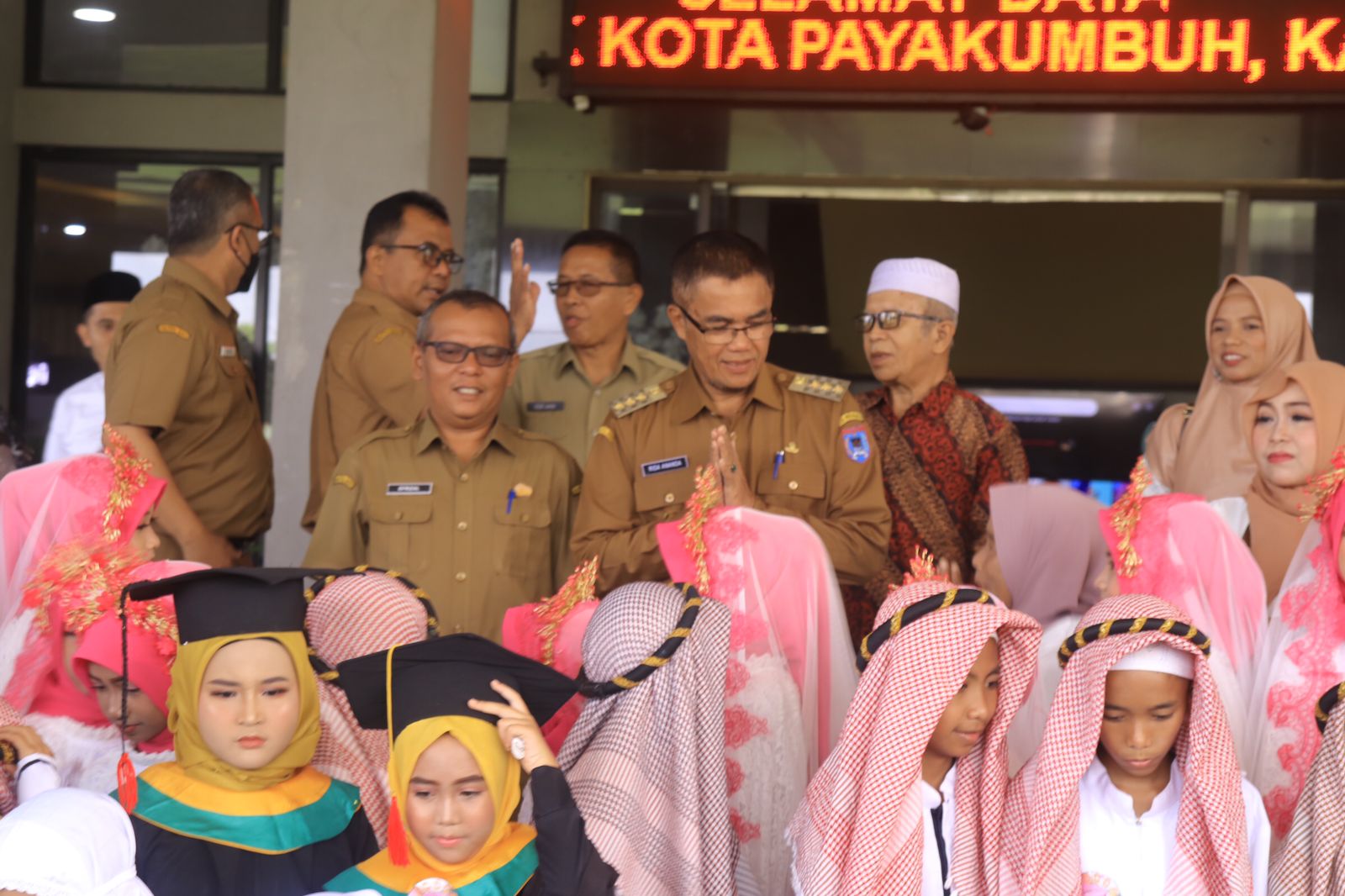 Pj. Wali Kota Rida Sambut Pawai Khatam Al Quran Masjid Nurul Iman ...
