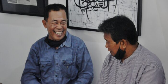 Buku Biografi Sang Maestro Kaligrafi Islam “Urang Awak” Diluncurkan ...