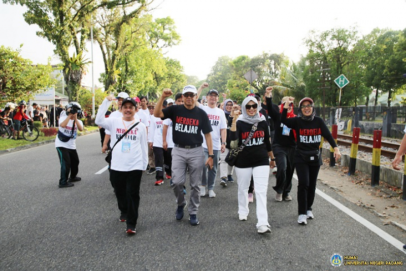 Hari Pendidikan Nasional, UNP Adakan Jalan Sehat Bulan Merdeka Belajar ...