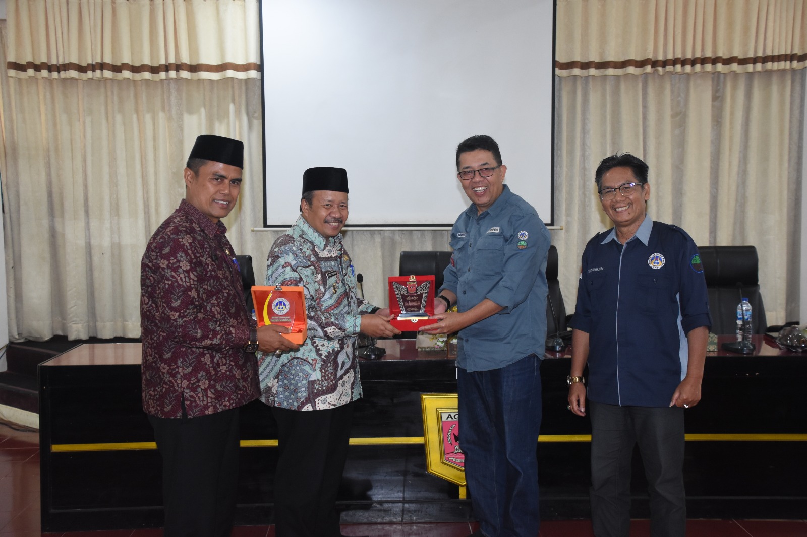 Mahasiswa UNP dan Pemerintah Agam Audiensi untuk Kesejahteraan ...