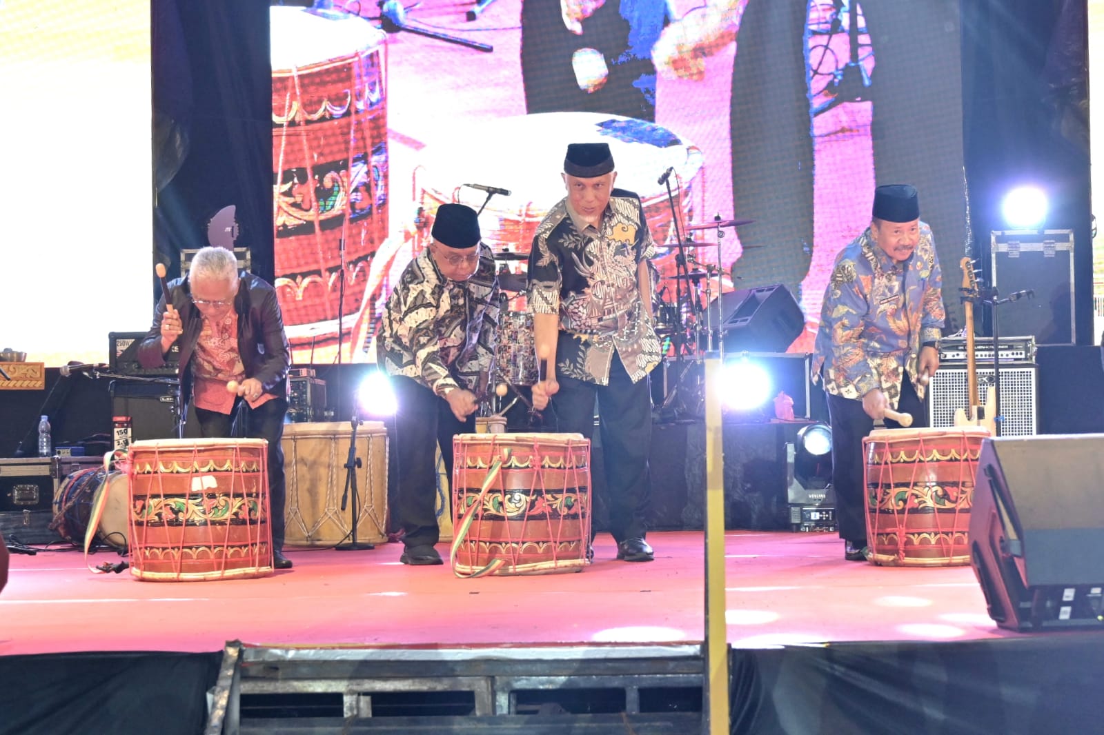 Gubernur Mahyeldi Ansharullah Resmikan Gelaran Festival Urang Minang ...
